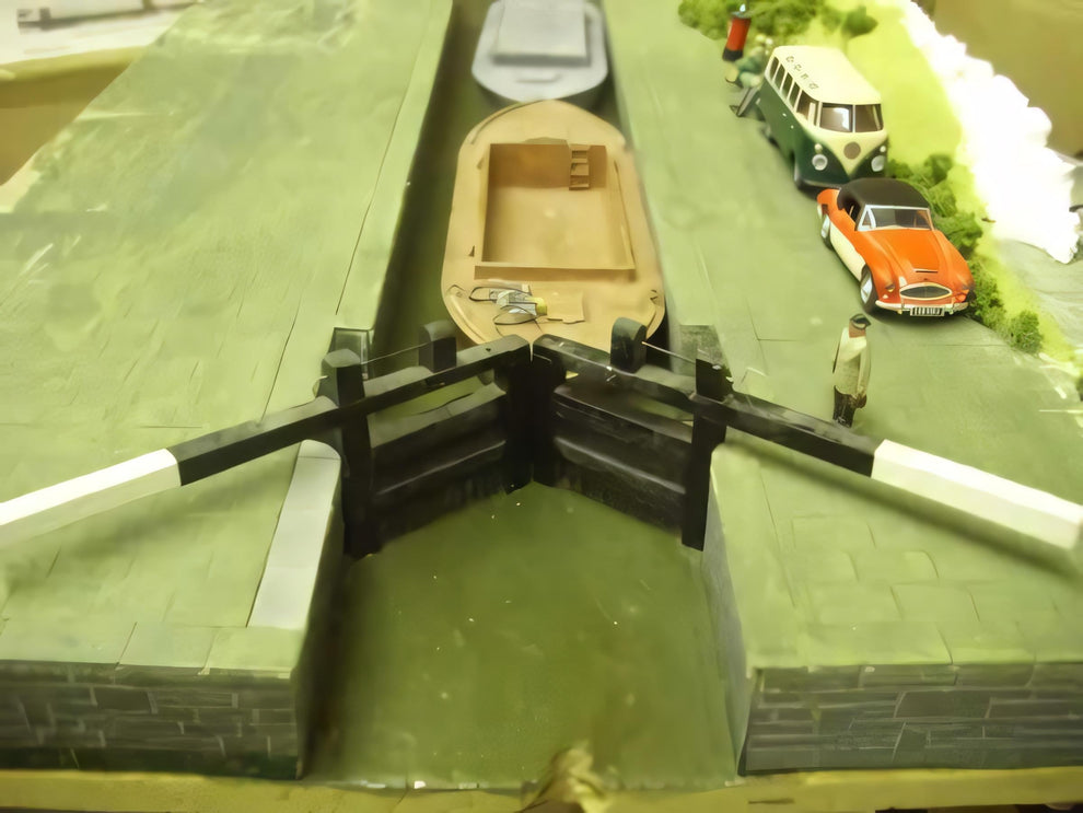 176 CANAL LOCK GATES – ANYSCALE MODELS